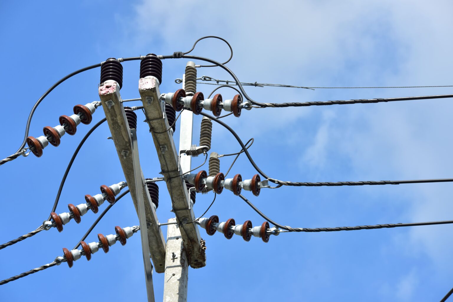 Conheça as características do transformador a óleo para poste - Neutron